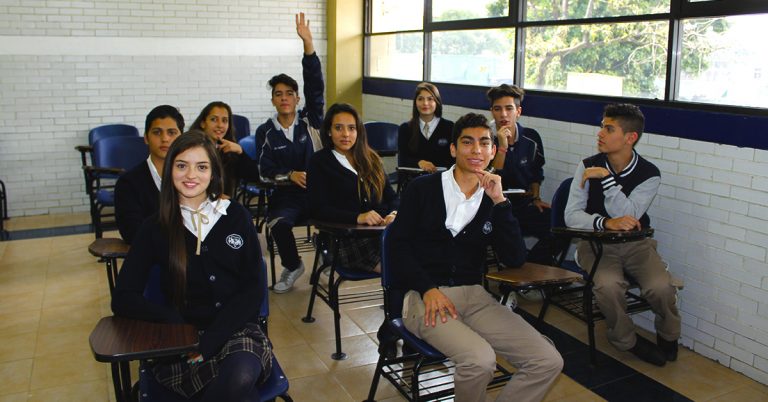 ¿Por Qué es Importante Estudiar la Preparatoria? | CDV